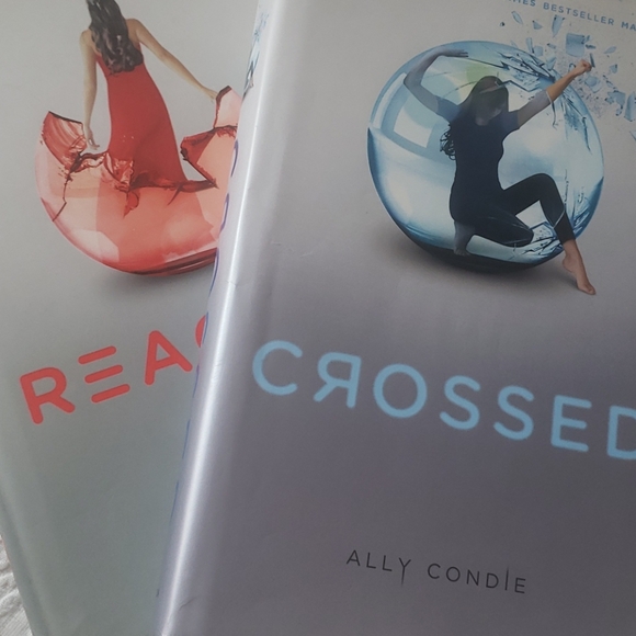 Crossed Ally Condie